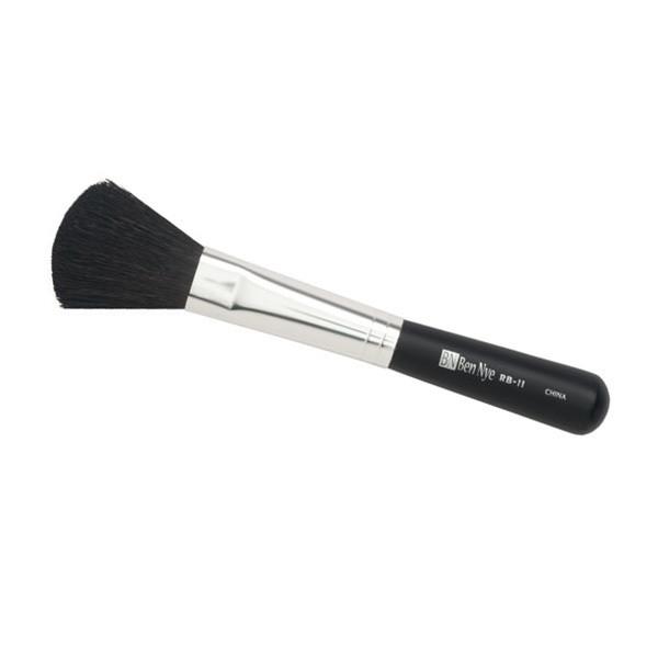 rouge makeup brush